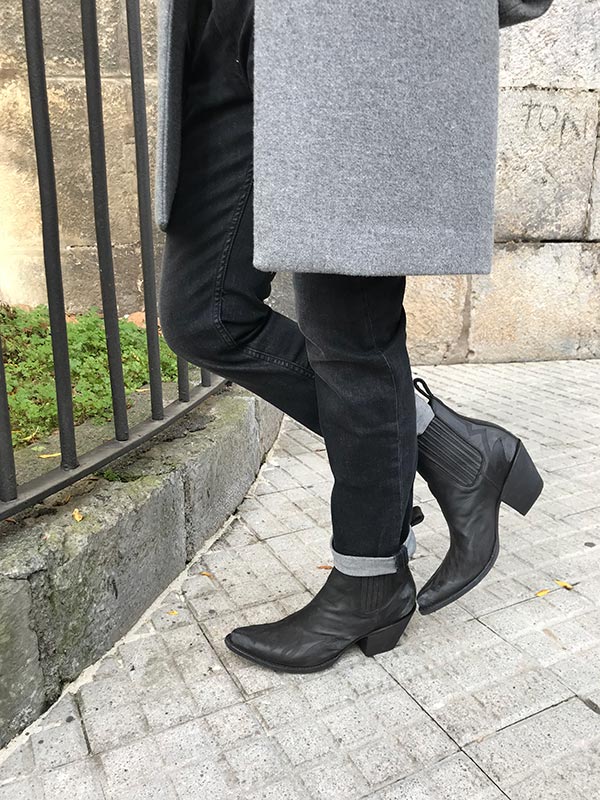 Dos looks con bota mexicana